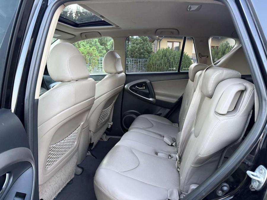 Black Toyota RAV4 2007 in Taurage, with an engine capacity of 2.23 L and mileage of 220 thousand km for 4700 €, photo 26 on AUTOMOTO.COM.LV