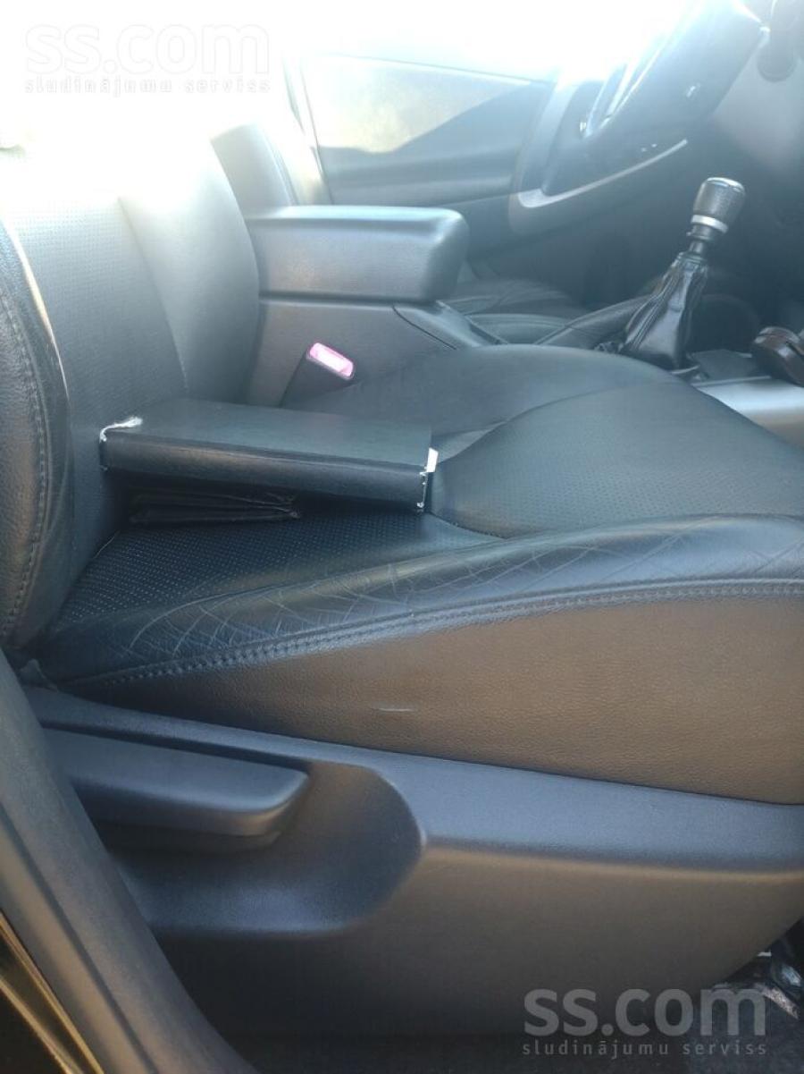 Black Toyota RAV4 2007 in Balvi, with an engine capacity of 2.20 L and mileage of 261 thousand km for 4450 €, photo 10 on AUTOMOTO.COM.LV