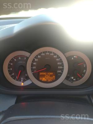 Black Toyota RAV4 2007 in Balvi, with an engine capacity of 2.20 L and mileage of 261 thousand km for 4450 €, photo 12 on AUTOMOTO.COM.LV