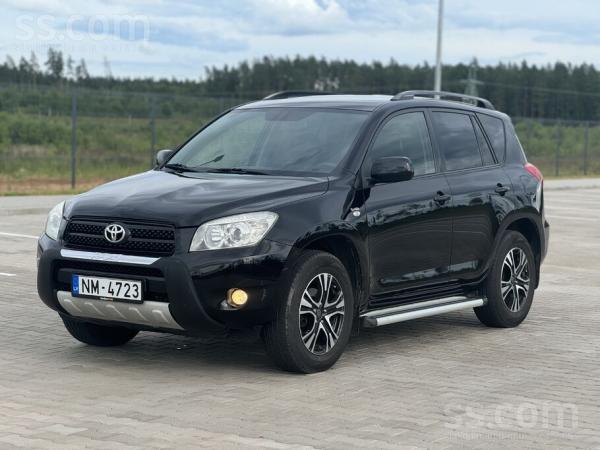 Black Toyota RAV4 2007 in Valmiera, with an engine capacity of 2.20 L and mileage of 220 thousand km for 4850 €, photo 1 on AUTOMOTO.COM.LV