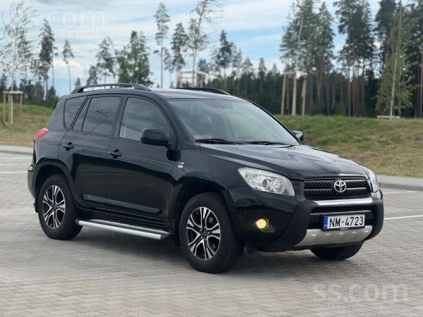 Black Toyota RAV4 2007 in Valmiera, with an engine capacity of 2.20 L and mileage of 220 thousand km for 4850 €, photo 4 on AUTOMOTO.COM.LV