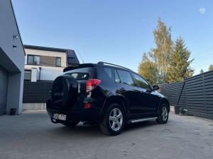 Melns Toyota RAV4 2007 Viļņa, ar dzinēja tilpumu 2.23 L un nobraukumu 320 tūkst. km par 3400 €, foto 5 vietnē AUTOMOTO.COM.LV