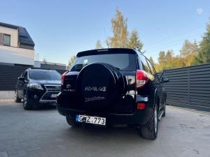 Melns Toyota RAV4 2007 Viļņa, ar dzinēja tilpumu 2.23 L un nobraukumu 320 tūkst. km par 3400 €, foto 6 vietnē AUTOMOTO.COM.LV