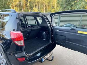 Melns Toyota RAV4 2007 Viļņa, ar dzinēja tilpumu 2.23 L un nobraukumu 320 tūkst. km par 3400 €, foto 7 vietnē AUTOMOTO.COM.LV
