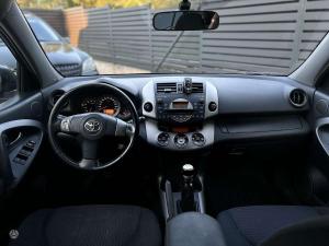Melns Toyota RAV4 2007 Viļņa, ar dzinēja tilpumu 2.23 L un nobraukumu 320 tūkst. km par 3400 €, foto 14 vietnē AUTOMOTO.COM.LV