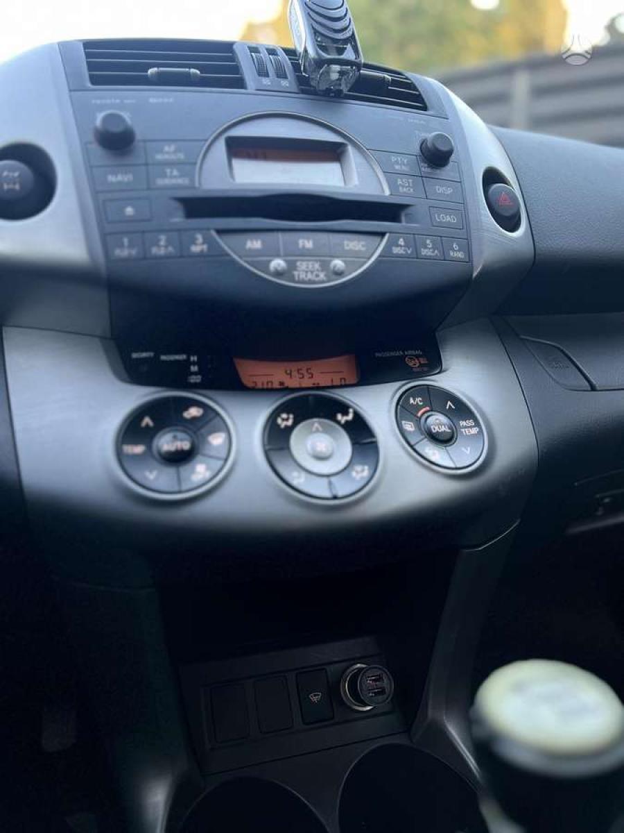 Melns Toyota RAV4 2007 Viļņa, ar dzinēja tilpumu 2.23 L un nobraukumu 320 tūkst. km par 3400 €, foto 15 vietnē AUTOMOTO.COM.LV