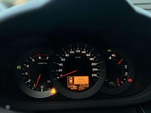 Melns Toyota RAV4 2007 Viļņa, ar dzinēja tilpumu 2.23 L un nobraukumu 320 tūkst. km par 3400 €, foto 17 vietnē AUTOMOTO.COM.LV