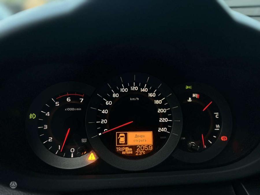 Melns Toyota RAV4 2007 Viļņa, ar dzinēja tilpumu 2.23 L un nobraukumu 320 tūkst. km par 3400 €, foto 17 vietnē AUTOMOTO.COM.LV