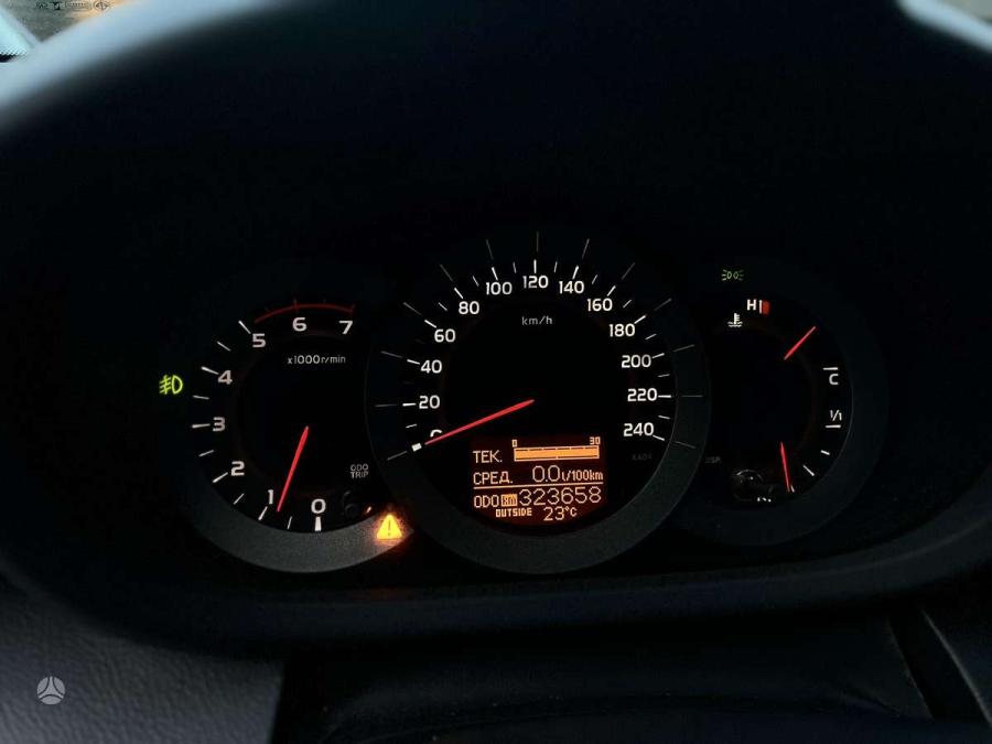 Melns Toyota RAV4 2007 Viļņa, ar dzinēja tilpumu 2.23 L un nobraukumu 320 tūkst. km par 3400 €, foto 18 vietnē AUTOMOTO.COM.LV