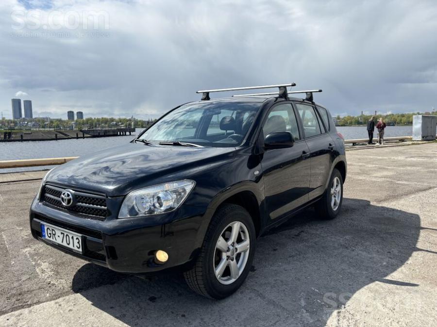 Melns Toyota RAV4 2007 Rīga, ar dzinēja tilpumu 2.00 L un nobraukumu 190 tūkst. km par 5050 €, foto 1 vietnē AUTOMOTO.COM.LV