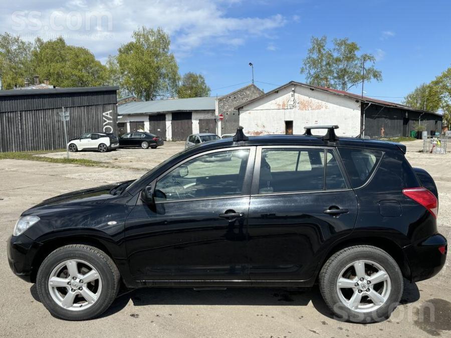 Melns Toyota RAV4 2007 Rīga, ar dzinēja tilpumu 2.00 L un nobraukumu 190 tūkst. km par 5050 €, foto 3 vietnē AUTOMOTO.COM.LV