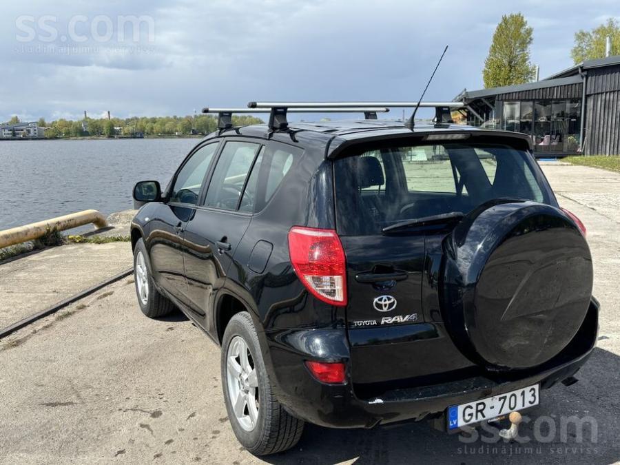 Melns Toyota RAV4 2007 Rīga, ar dzinēja tilpumu 2.00 L un nobraukumu 190 tūkst. km par 5050 €, foto 4 vietnē AUTOMOTO.COM.LV