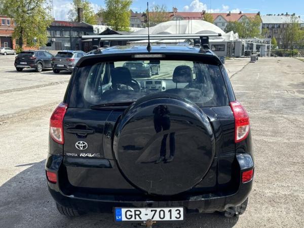 Melns Toyota RAV4 2007 Rīga, ar dzinēja tilpumu 2.00 L un nobraukumu 190 tūkst. km par 5050 €, foto 4 vietnē AUTOMOTO.COM.LV