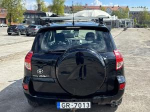Melns Toyota RAV4 2007 Rīga, ar dzinēja tilpumu 2.00 L un nobraukumu 190 tūkst. km par 5050 €, foto 5 vietnē AUTOMOTO.COM.LV