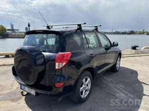 Melns Toyota RAV4 2007 Rīga, ar dzinēja tilpumu 2.00 L un nobraukumu 190 tūkst. km par 5050 €, foto 6 vietnē AUTOMOTO.COM.LV