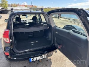 Melns Toyota RAV4 2007 Rīga, ar dzinēja tilpumu 2.00 L un nobraukumu 190 tūkst. km par 5050 €, foto 11 vietnē AUTOMOTO.COM.LV