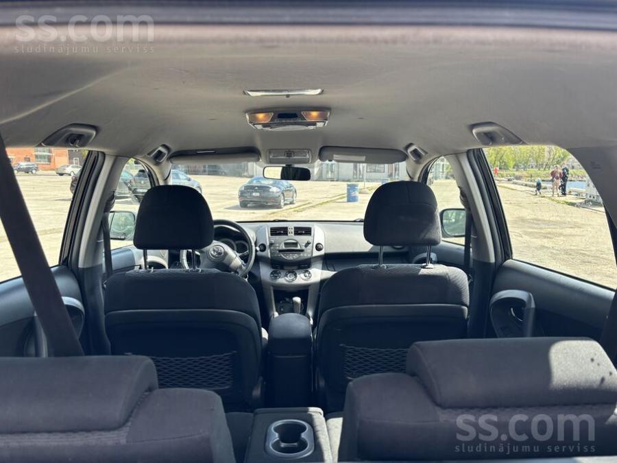 Melns Toyota RAV4 2007 Rīga, ar dzinēja tilpumu 2.00 L un nobraukumu 190 tūkst. km par 5050 €, foto 12 vietnē AUTOMOTO.COM.LV