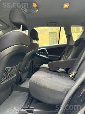 Melns Toyota RAV4 2007 Rīga, ar dzinēja tilpumu 2.00 L un nobraukumu 190 tūkst. km par 5050 €, foto 13 vietnē AUTOMOTO.COM.LV