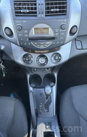 Melns Toyota RAV4 2007 Rīga, ar dzinēja tilpumu 2.00 L un nobraukumu 190 tūkst. km par 5050 €, foto 14 vietnē AUTOMOTO.COM.LV