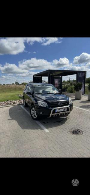 Melns Toyota RAV4 2007 Tauragė, ar dzinēja tilpumu 2.20 L un nobraukumu 270 tūkst. km par 4400 €, foto  vietnē AUTOMOTO.COM.LV