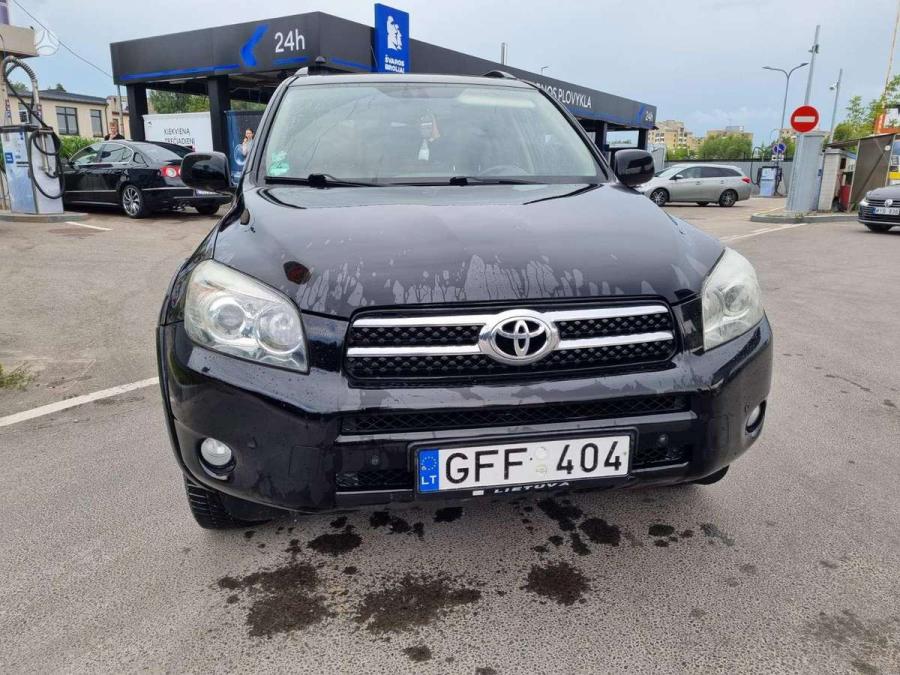 Melns Toyota RAV4 2007 Kauņa, ar dzinēja tilpumu 2.23 L un nobraukumu 300 tūkst. km par 2350 €, foto 3 vietnē AUTOMOTO.COM.LV