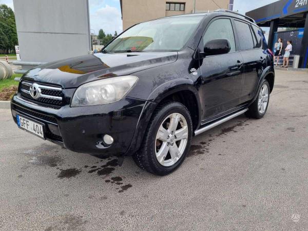 Black Toyota RAV4 2007 in Kaunas, with an engine capacity of 2.23 L and mileage of 300 thousand km for 2350 €, photo 3 on AUTOMOTO.COM.LV