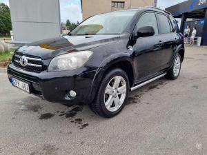 Melns Toyota RAV4 2007 Kauņa, ar dzinēja tilpumu 2.23 L un nobraukumu 300 tūkst. km par 2350 €, foto 4 vietnē AUTOMOTO.COM.LV