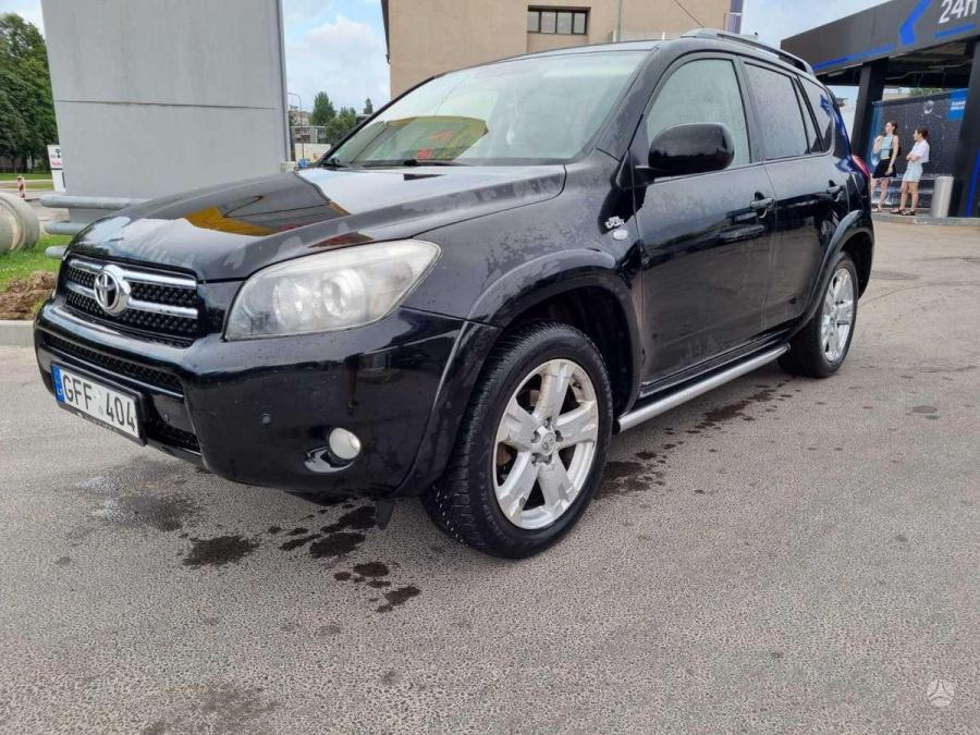 Melns Toyota RAV4 2007 Kauņa, ar dzinēja tilpumu 2.23 L un nobraukumu 300 tūkst. km par 2350 €, foto 4 vietnē AUTOMOTO.COM.LV