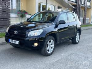 Melns Toyota RAV4 2007 Rīga, ar dzinēja tilpumu 2.20 L un nobraukumu 340 tūkst. km par 3100 €, foto 3 vietnē AUTOMOTO.COM.LV