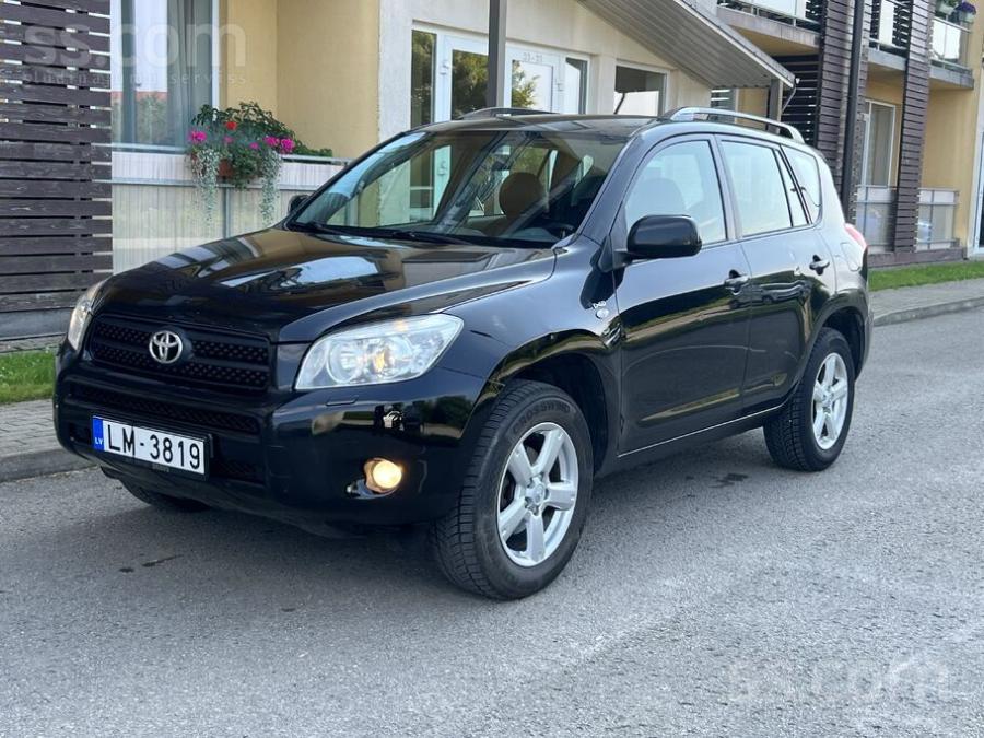 Melns Toyota RAV4 2007 Rīga, ar dzinēja tilpumu 2.20 L un nobraukumu 340 tūkst. km par 3100 €, foto 3 vietnē AUTOMOTO.COM.LV