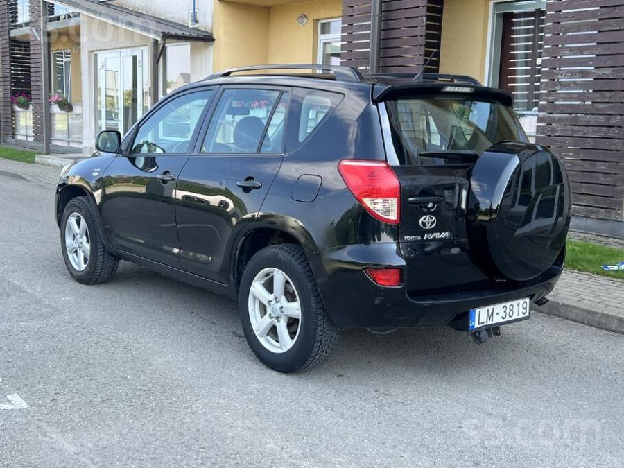 Melns Toyota RAV4 2007 Rīga, ar dzinēja tilpumu 2.20 L un nobraukumu 340 tūkst. km par 3100 €, foto 4 vietnē AUTOMOTO.COM.LV