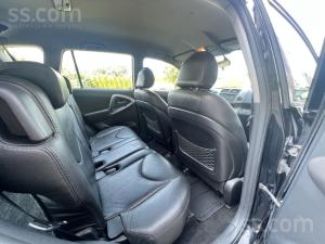 Melns Toyota RAV4 2007 Rīga, ar dzinēja tilpumu 2.20 L un nobraukumu 340 tūkst. km par 3100 €, foto 10 vietnē AUTOMOTO.COM.LV