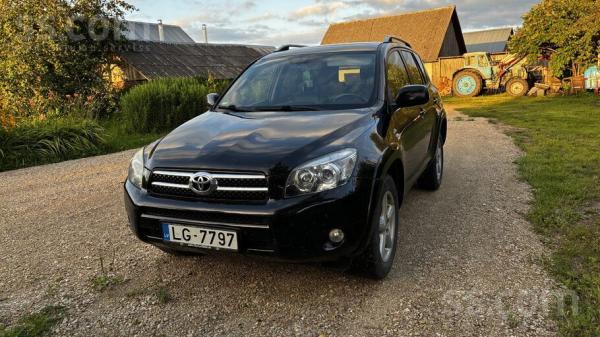 Melns Toyota RAV4 2007 Rīga, ar dzinēja tilpumu 2.20 L un nobraukumu 326 tūkst. km par 3700 €, foto 1 vietnē AUTOMOTO.COM.LV