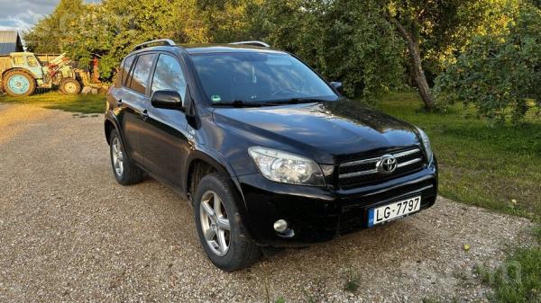 Melns Toyota RAV4 2007 Rīga, ar dzinēja tilpumu 2.20 L un nobraukumu 326 tūkst. km par 3700 €, foto 2 vietnē AUTOMOTO.COM.LV