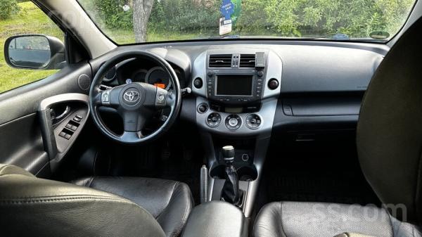 Melns Toyota RAV4 2007 Rīga, ar dzinēja tilpumu 2.20 L un nobraukumu 326 tūkst. km par 3700 €, foto 5 vietnē AUTOMOTO.COM.LV