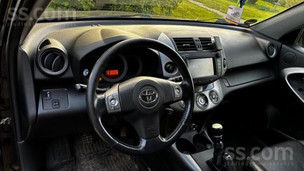 Melns Toyota RAV4 2007 Rīga, ar dzinēja tilpumu 2.20 L un nobraukumu 326 tūkst. km par 3700 €, foto 6 vietnē AUTOMOTO.COM.LV