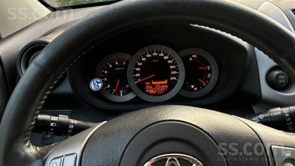 Melns Toyota RAV4 2007 Rīga, ar dzinēja tilpumu 2.20 L un nobraukumu 326 tūkst. km par 3700 €, foto 8 vietnē AUTOMOTO.COM.LV