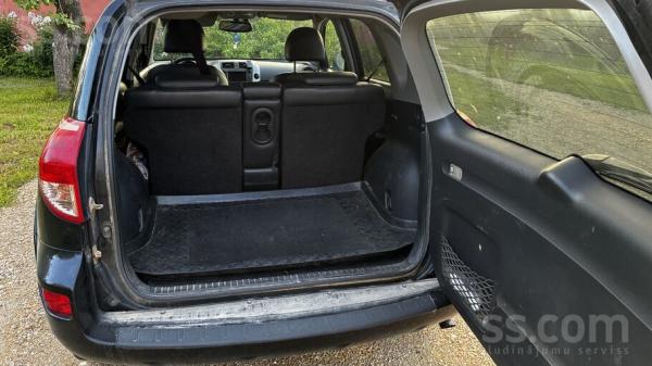 Melns Toyota RAV4 2007 Rīga, ar dzinēja tilpumu 2.20 L un nobraukumu 326 tūkst. km par 3700 €, foto 9 vietnē AUTOMOTO.COM.LV