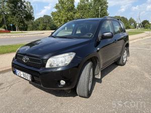 Melns Toyota RAV4 2007 Rīga, ar dzinēja tilpumu 2.00 L un nobraukumu 172 tūkst. km par 3900 €, foto  vietnē AUTOMOTO.COM.LV