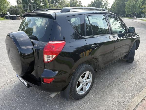 Black Toyota RAV4 2007 in Riga, with an engine capacity of 2.00 L and mileage of 172 thousand km for 3900 €, photo 3 on AUTOMOTO.COM.LV