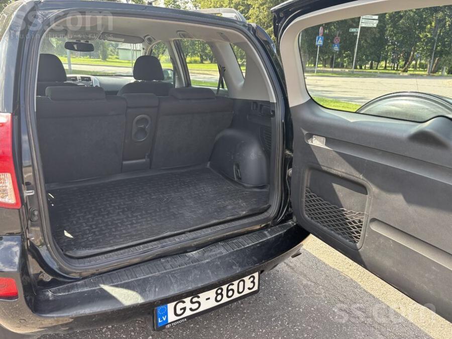 Melns Toyota RAV4 2007 Rīga, ar dzinēja tilpumu 2.00 L un nobraukumu 172 tūkst. km par 3900 €, foto 8 vietnē AUTOMOTO.COM.LV