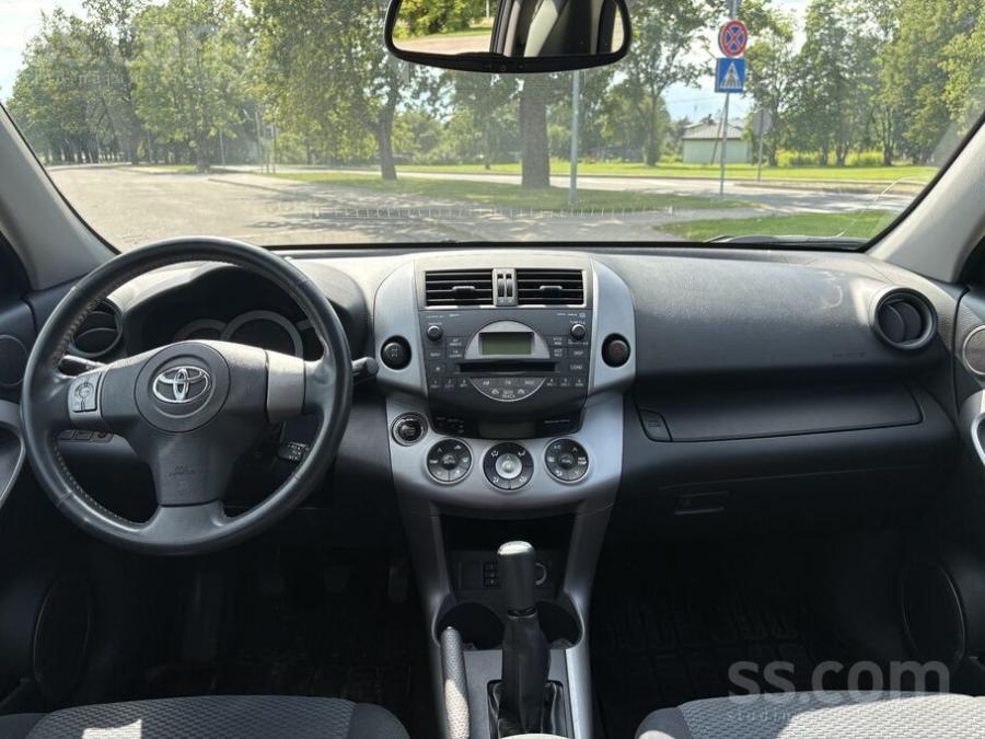 Melns Toyota RAV4 2007 Rīga, ar dzinēja tilpumu 2.00 L un nobraukumu 172 tūkst. km par 3900 €, foto 9 vietnē AUTOMOTO.COM.LV