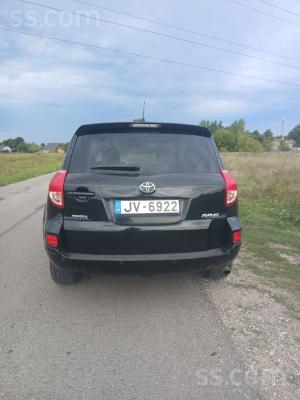 Black Toyota RAV4 2007 in Daugavpils, with an engine capacity of 2.20 L and mileage of 220 thousand km for 4500 €, photo 3 on AUTOMOTO.COM.LV