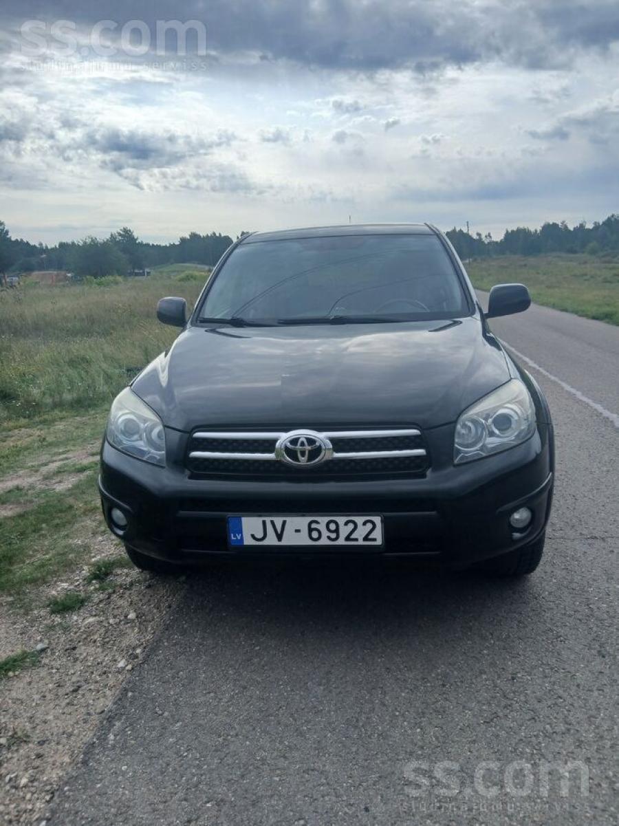 Black Toyota RAV4 2007 in Daugavpils, with an engine capacity of 2.20 L and mileage of 220 thousand km for 4500 €, photo 4 on AUTOMOTO.COM.LV
