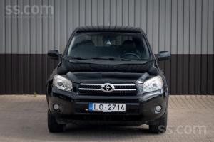 Black Toyota RAV4 2007 in Talsi, with an engine capacity of 2.20 L and mileage of 230 thousand km for 3490 €, photo 3 on AUTOMOTO.COM.LV