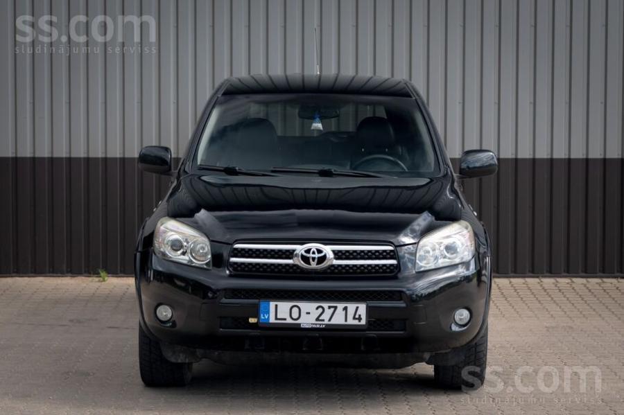 Black Toyota RAV4 2007 in Talsi, with an engine capacity of 2.20 L and mileage of 230 thousand km for 3490 €, photo 3 on AUTOMOTO.COM.LV