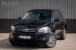 Black Toyota RAV4 2007 in Talsi, with an engine capacity of 2.20 L and mileage of 230 thousand km for 3490 €, photo 4 on AUTOMOTO.COM.LV