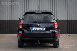 Black Toyota RAV4 2007 in Talsi, with an engine capacity of 2.20 L and mileage of 230 thousand km for 3490 €, photo 6 on AUTOMOTO.COM.LV