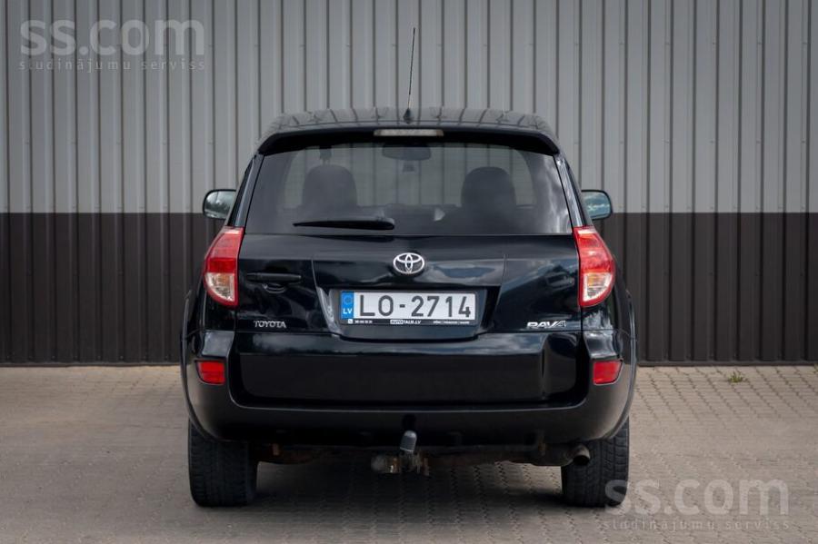 Black Toyota RAV4 2007 in Talsi, with an engine capacity of 2.20 L and mileage of 230 thousand km for 3490 €, photo 6 on AUTOMOTO.COM.LV