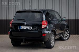 Black Toyota RAV4 2007 in Talsi, with an engine capacity of 2.20 L and mileage of 230 thousand km for 3490 €, photo 8 on AUTOMOTO.COM.LV